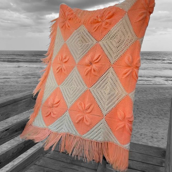 Vintage | Bedding | Vintage Peaches And Cream Diamond Afghan Throw ...